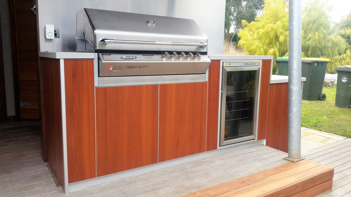 Outdoor Kitchen Cabinet Doors: A Breakdown of Materials and Colours.
