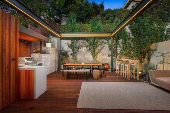 Pros and Cons: Covered vs Uncovered Outdoor Kitchens
