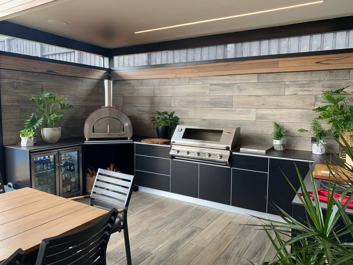 Outdoor Alfresco Kitchens - The New Must-Have Home Addition